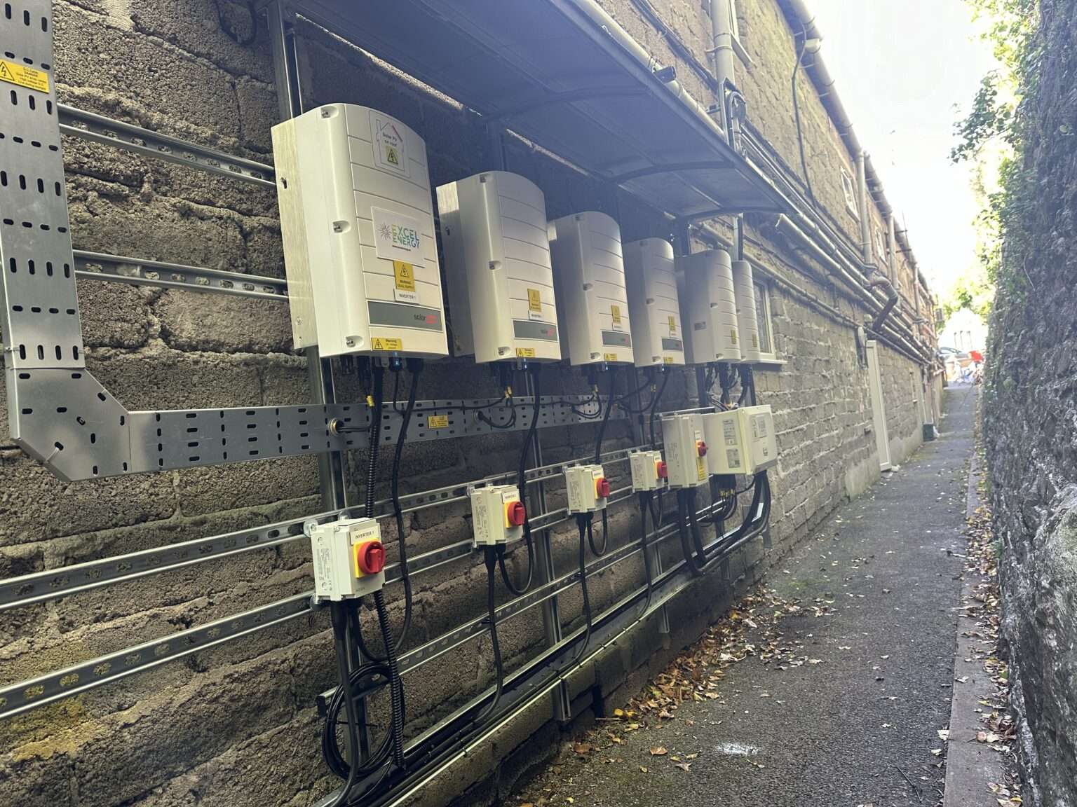 How Solar Panel Inverters Work: Understanding Deep Cycle Batteries And ...