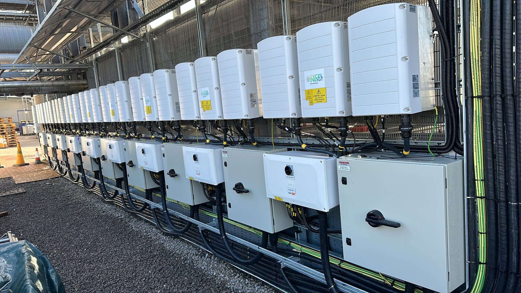 How Solar Panel Inverters Work: Understanding Deep Cycle Batteries And ...