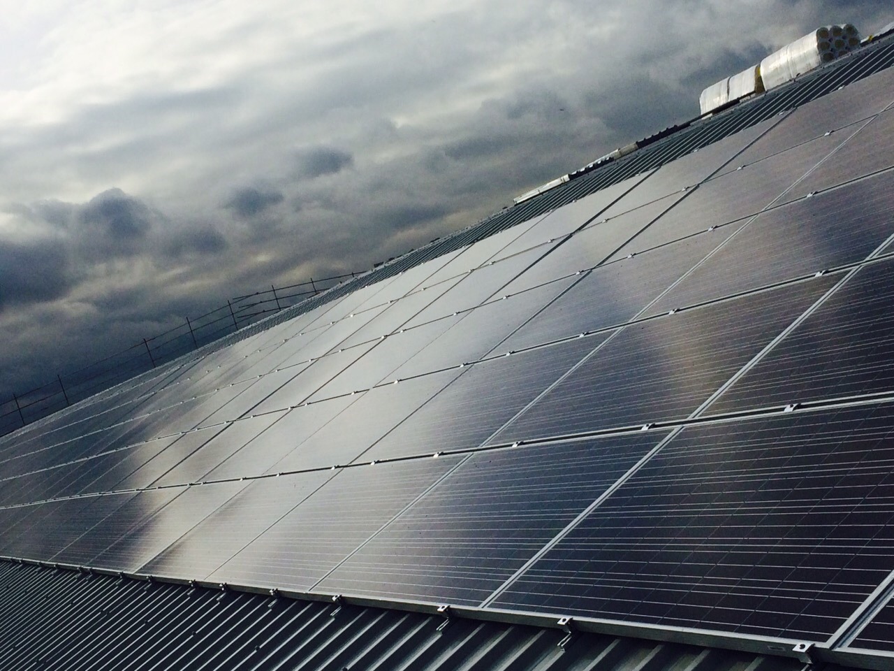 Commercial Solar Panels In The UK: Costs, Types, And Technology Guide
